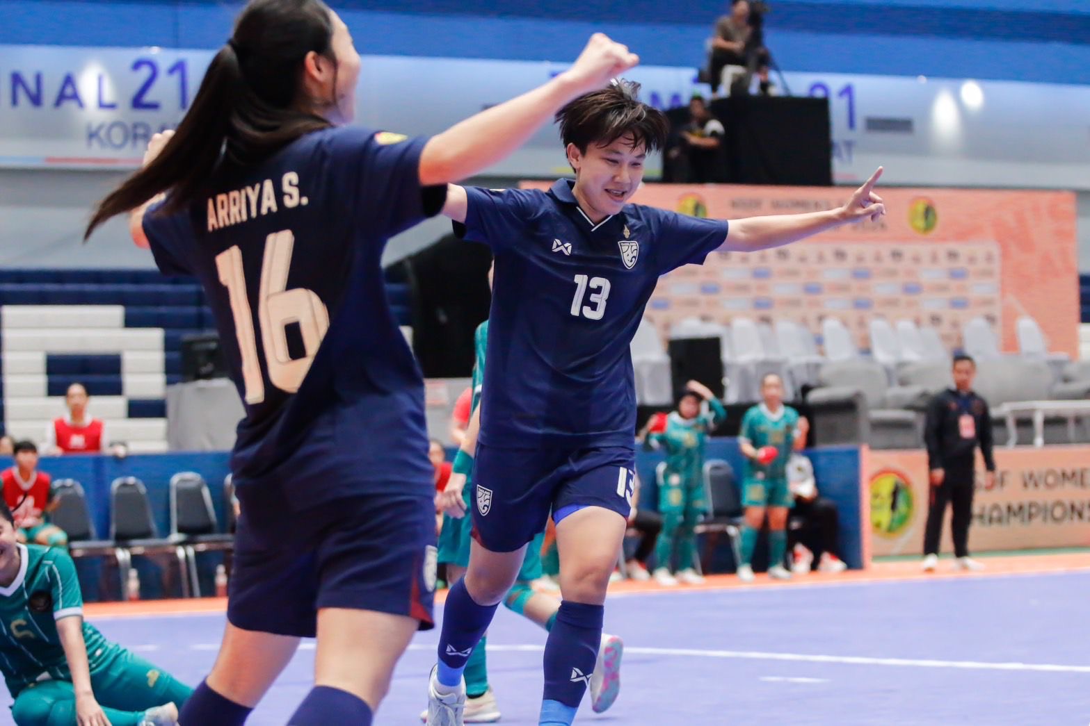 ลุ้นแชมป์! ฟุตซอลหญิงไทย ถล่ม อินโดฯ 7-1 ศึก NSDF