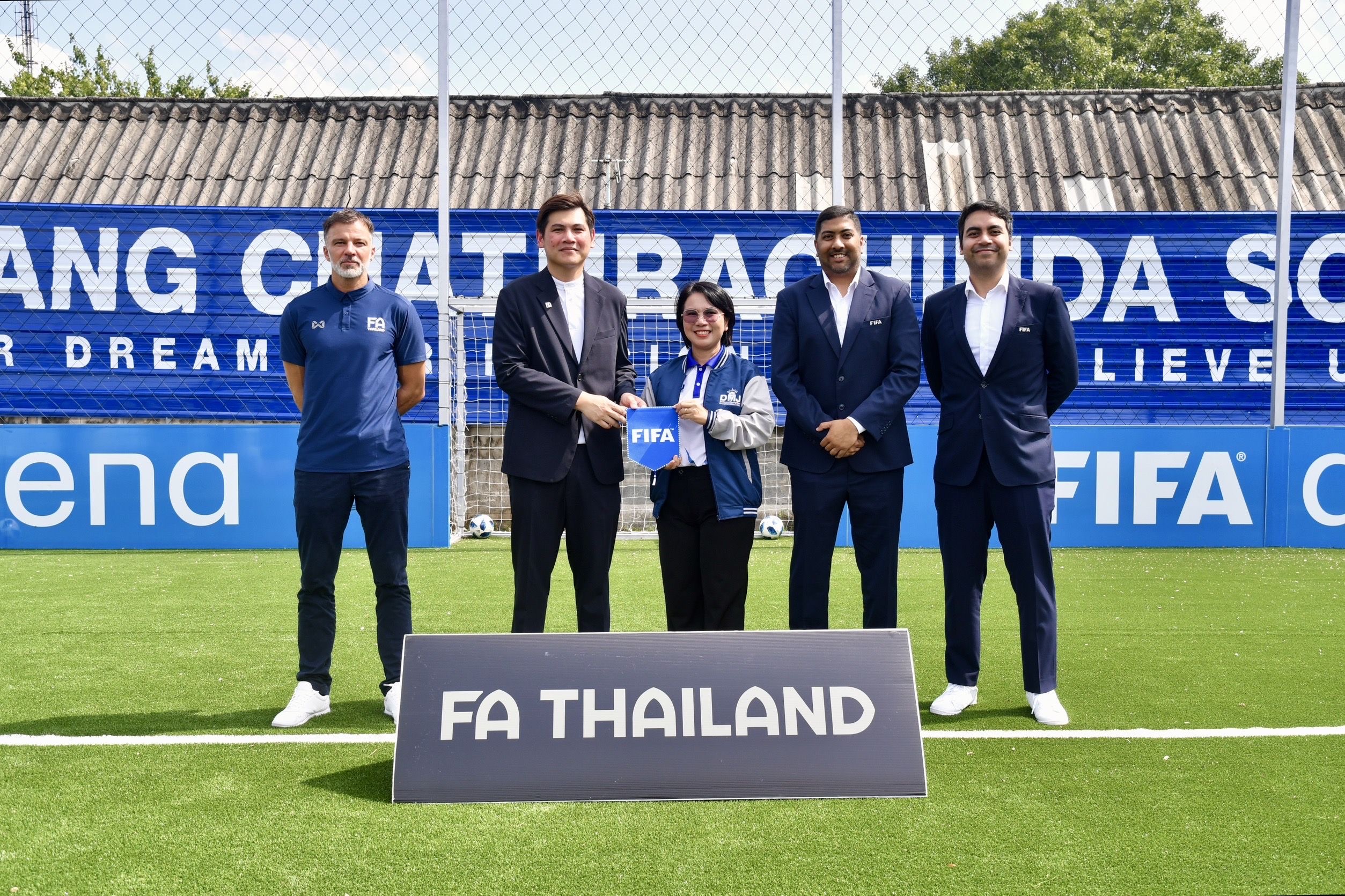 แห่งที่ 2 ในไทย! ส.บอล มอบสนามหญ้าเทียม FIFA Arena Project